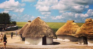 Stonehenge: Neolithic basketry with Native Hands